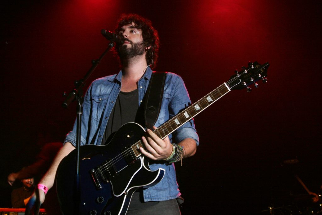 Izal demostrando que también puede hacer magia. | Robotto.mx