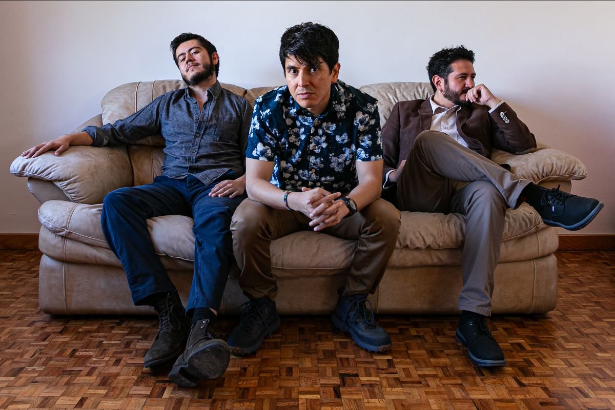 Super Flumina anuncia su show de rock audiovisual imperdible. | Robotto.mx